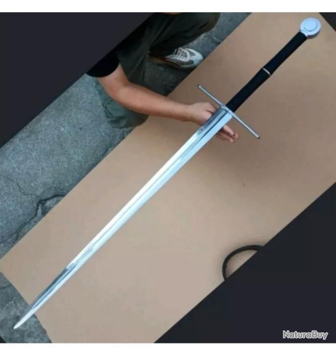 A vendre : Grande épée medievale à deux main, lame étincelante, solide ...