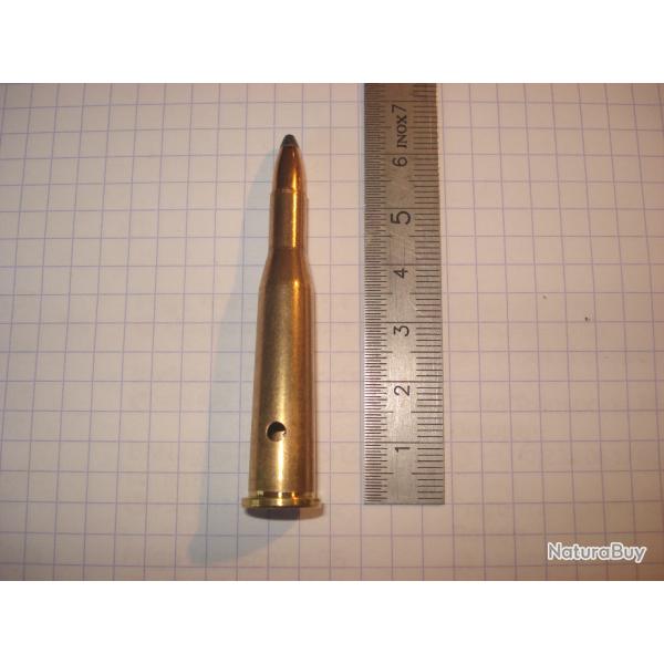 Une cartouche de 5,6x52R, neutralisée, étui percé, amorce percutée ...