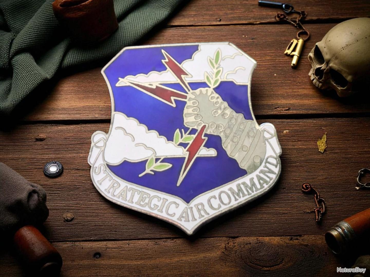 Gros pins emaillé Strategic Air Command - insigne militaire USAF Cold ...