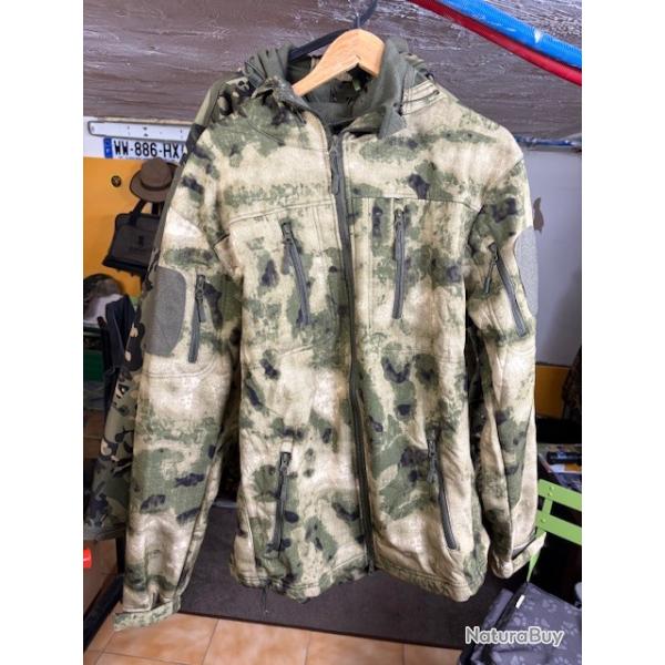 DEUX VESTES SOFTSHELL TYPE CHASSE/MILITAIRE - Vestes et blousons de ...