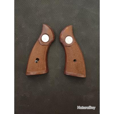 PLAQUETTES TAURUS 38 SQUARE BUTT BOIS - Crosses poignées pistolets ...