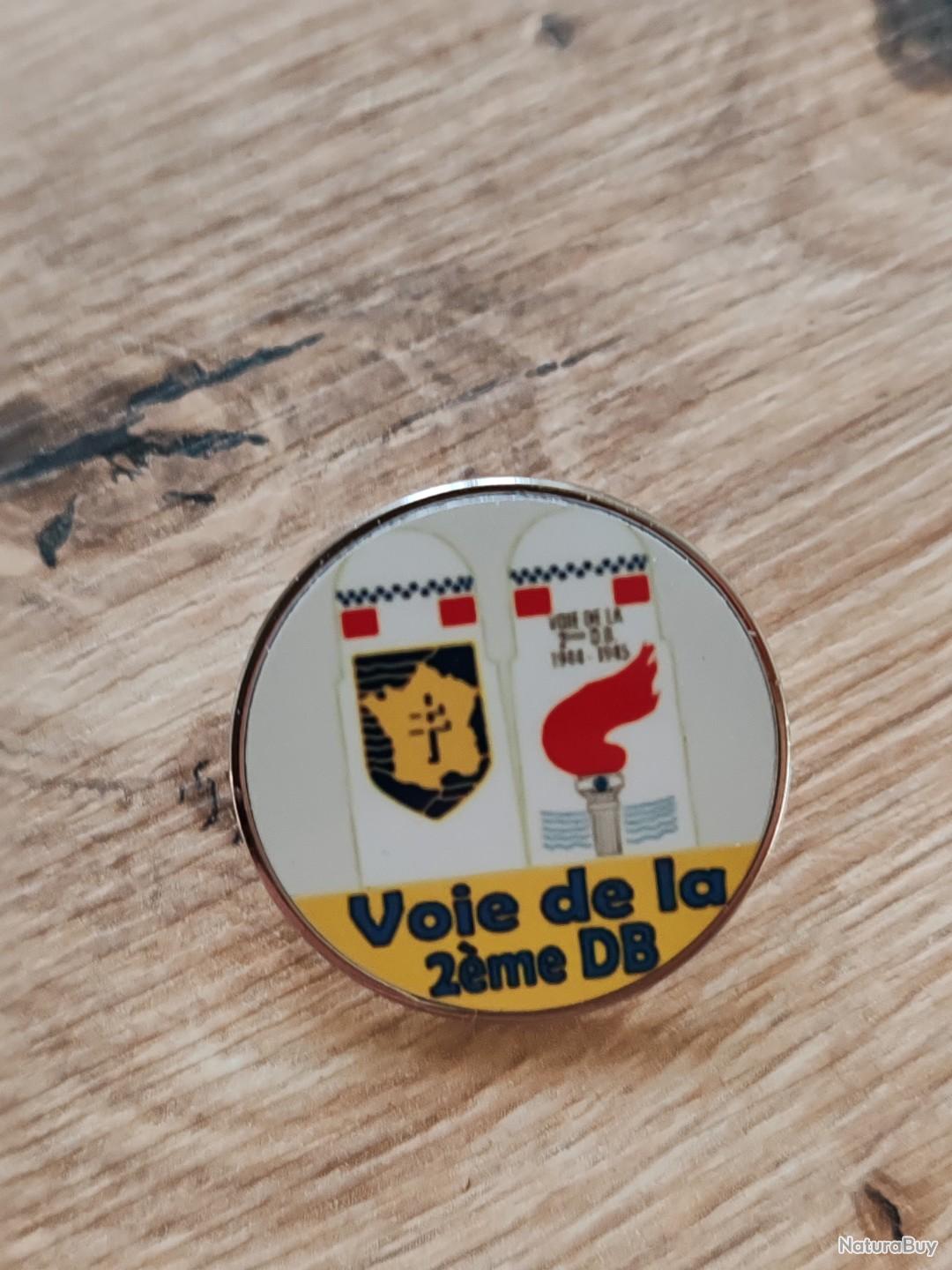 INSIGNE MÉTAL " VOIE DE LA 2 EME DB" - Insignes de beret - Insignes de col (14273307)