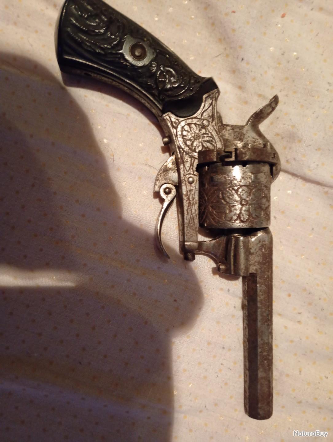 Vieux pistolet gravé a broche surement 7mm - Pistolets et Revolvers à ...