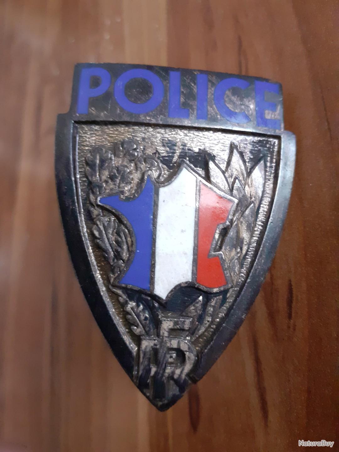 Ancien insigne de casque de la police, grand format - Insignes ...