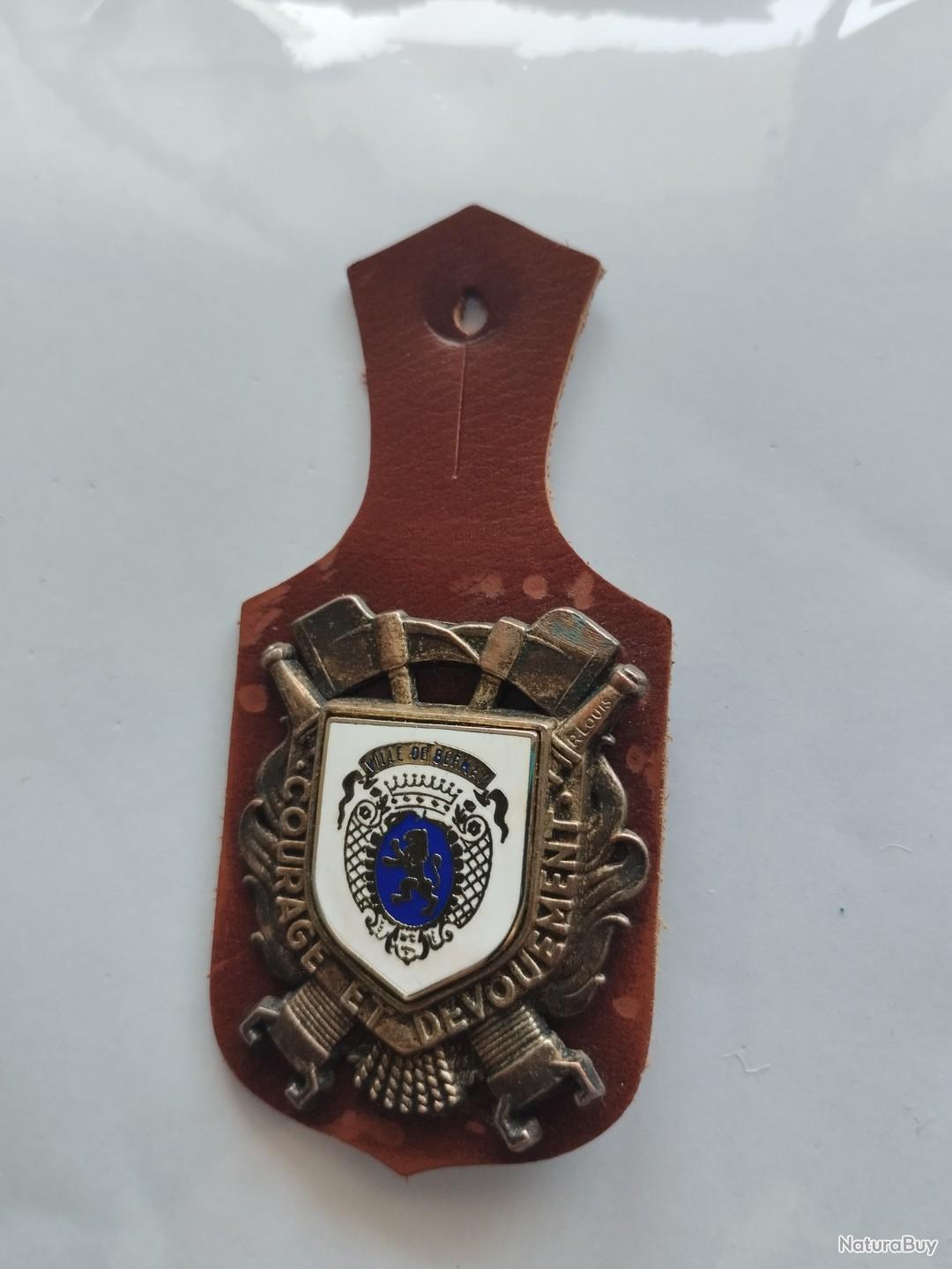 Insigne sapeur pompier Bernay - Insignes - Pucelles - Fourragères ...